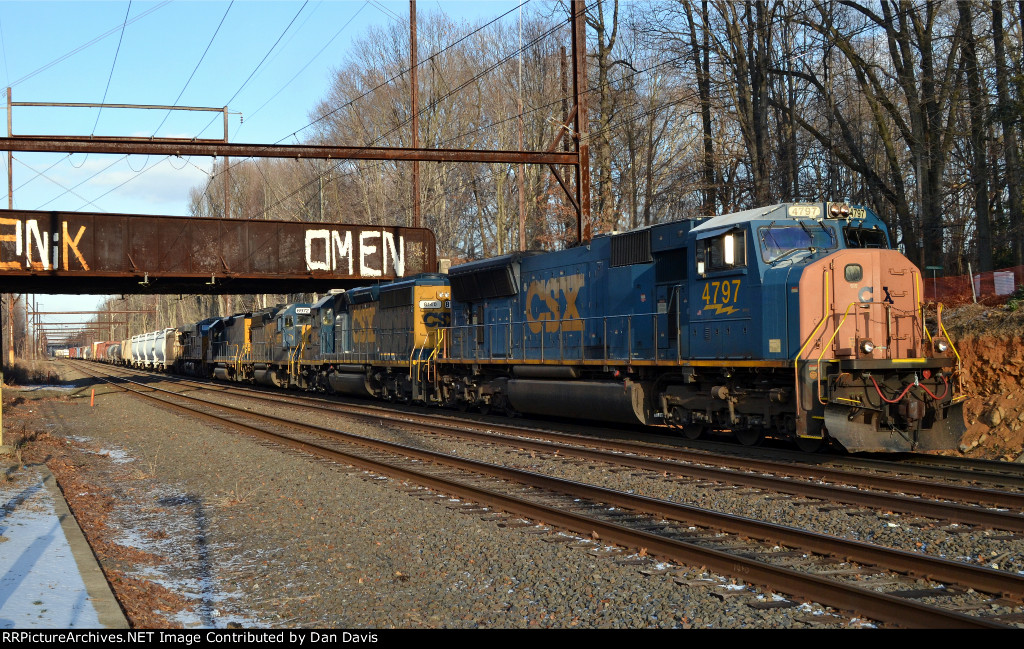 CSX SD70AC 4797 leads Q439-22